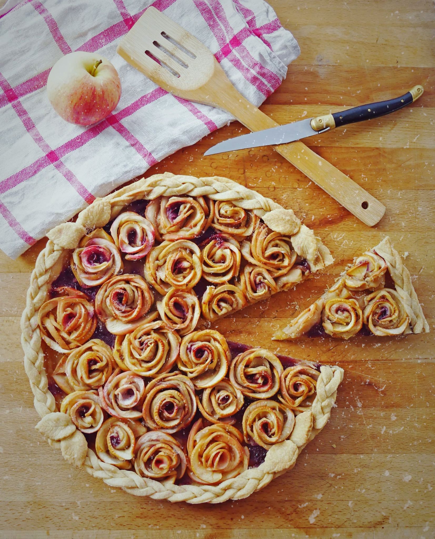 Apple Roses Pie
